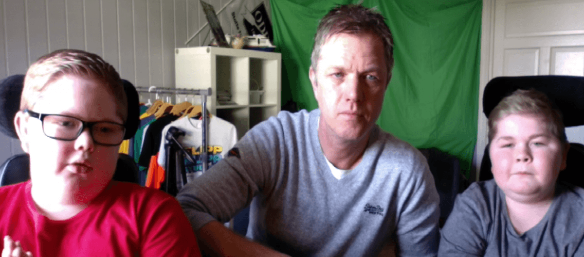 Fremadskridende diagnoser: Åpenhet gjør hverdagen enklere for Daniel og Simen - Frambu